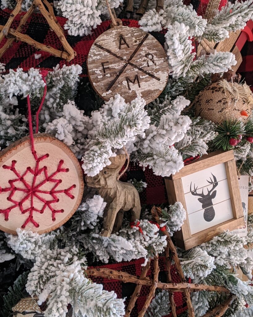 How To Style A Full Christmas Tree - Down Shiloh Road